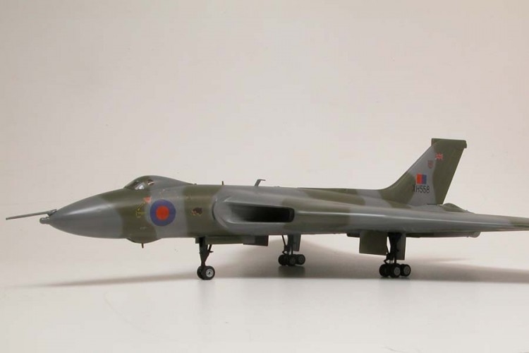 Airfix Avro Vulcan B Mk2 XH558: Vulcan To The Sky Gift Set 1:72