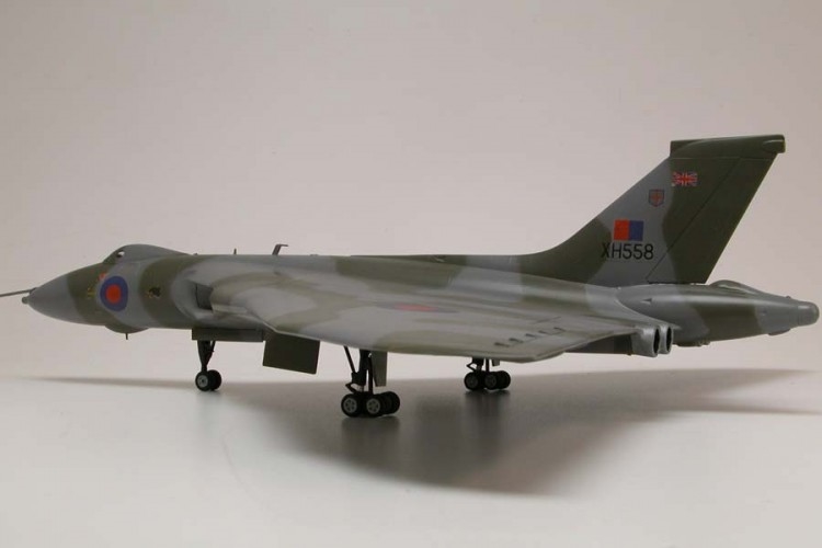 Airfix Avro Vulcan B Mk2 XH558: Vulcan To The Sky Gift Set 1:72